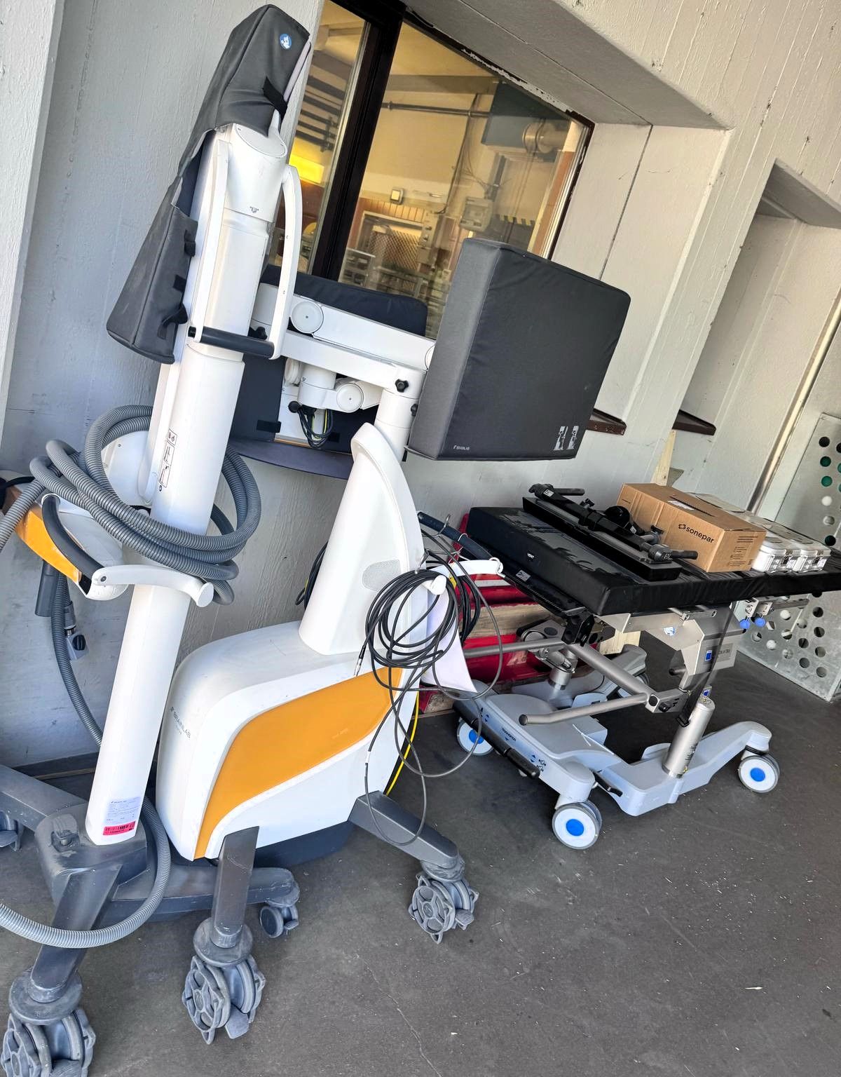 Stryker AIRO mobile CT, complete system including surrounding systems ...